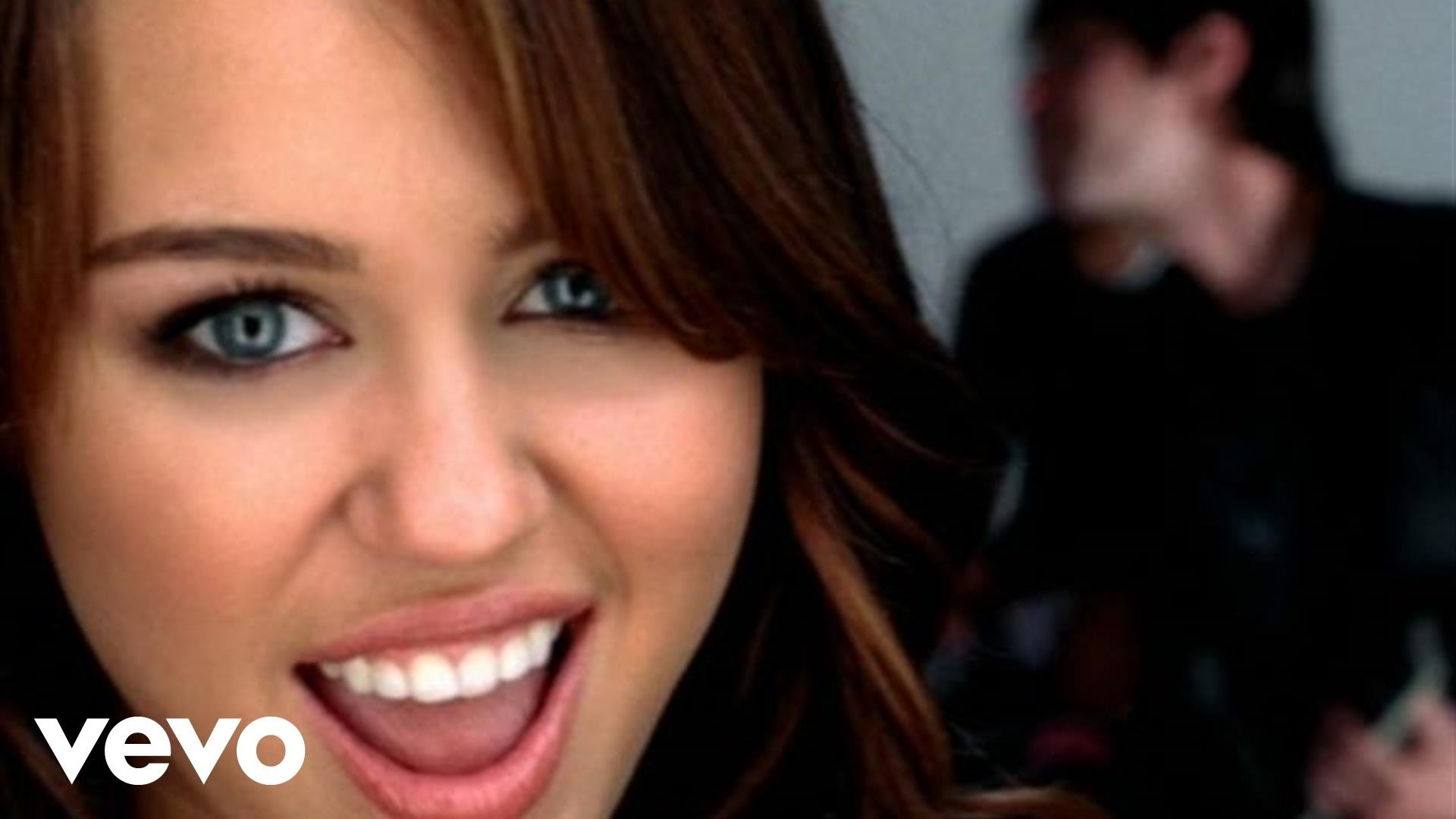 Miley Cyrus – 7 Things | Kollermedia.at